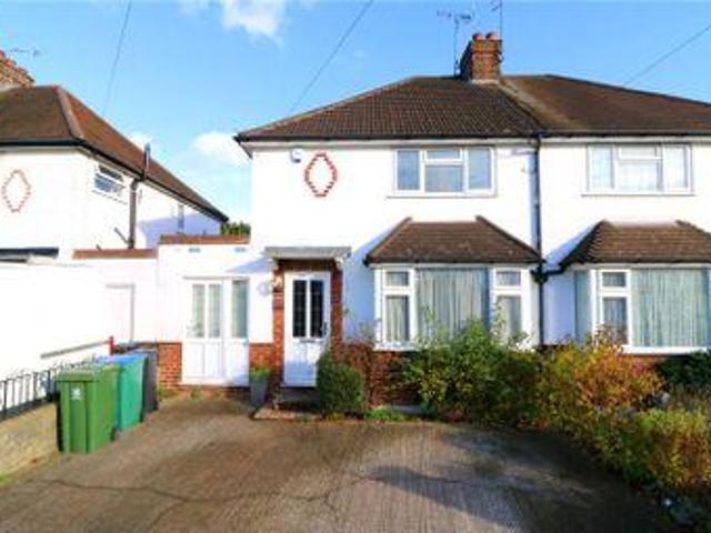 3 Bedrooms Semi detached house for sale in Leggatts Way, Watford WD24