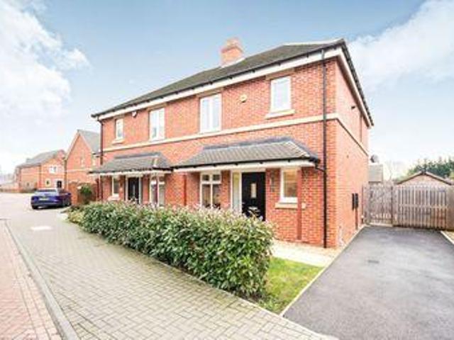 3 Bedrooms Semi detached house for sale in Leicester Square, Crossgates, Leeds LS15