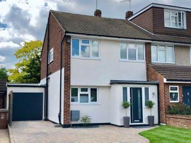 3 Bedrooms Semi detached house for sale in Lesley Close, Bexley DA5
