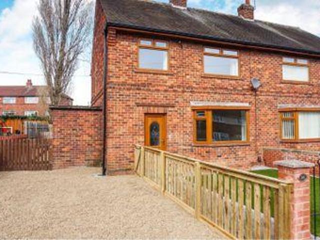 3 Bedrooms Semi detached house for sale in Littlemoor Crescent, Pudsey LS28