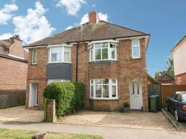 3 Bedrooms Semi detached house for sale in Lime Avenue, Horsham RH12