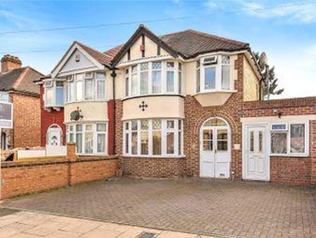 3 Bedrooms Semi detached house for sale in Lincoln Close, Greenford UB6