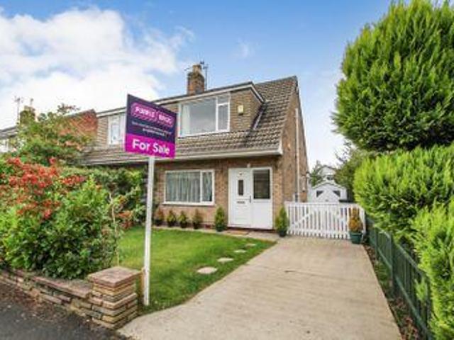 3 Bedrooms Semi detached house for sale in Linton Crescent, Leeds LS17
