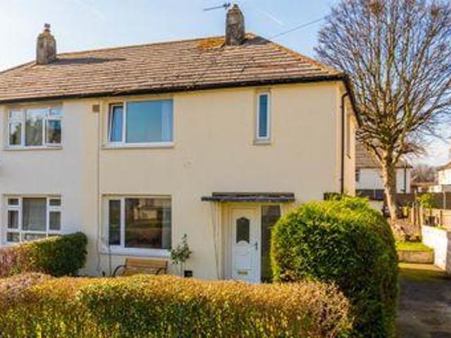 3 Bedrooms Semi detached house for sale in Luttrell Close, Cookridge LS16