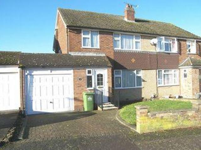 3 Bedrooms Semi detached house for sale in Lulworth Avenue, Goffs Oak, Waltham Cross EN7