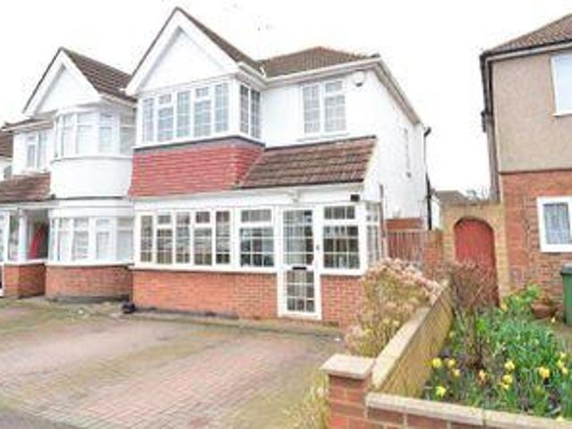 3 Bedrooms Semi detached house for sale in Lulworth Gardens, Harrow, Middlesex HA2