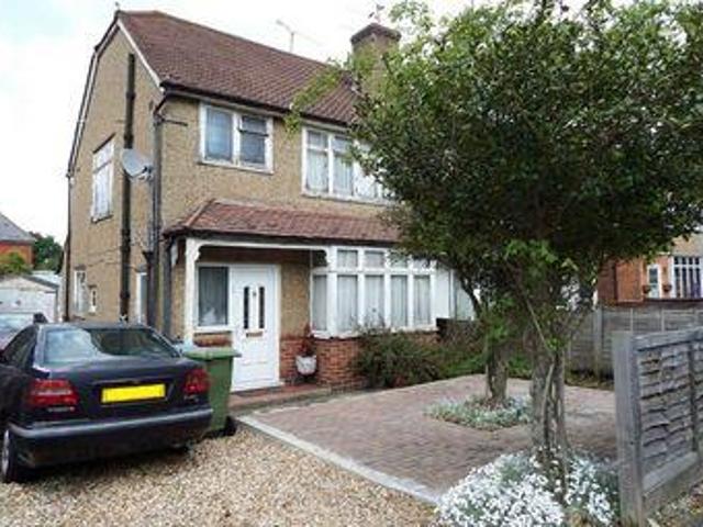 3 Bedrooms Semi detached house for sale in Lynchford Road, Farnborough, Hampshire GU14