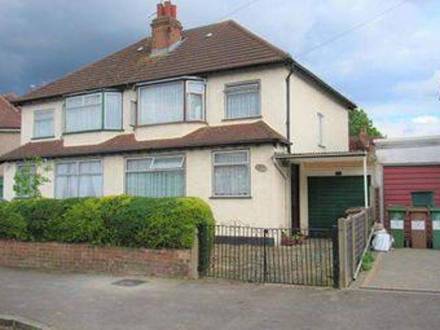 3 Bedrooms Semi detached house for sale in Lyndon Avenue, Wallington, Surrey SM6