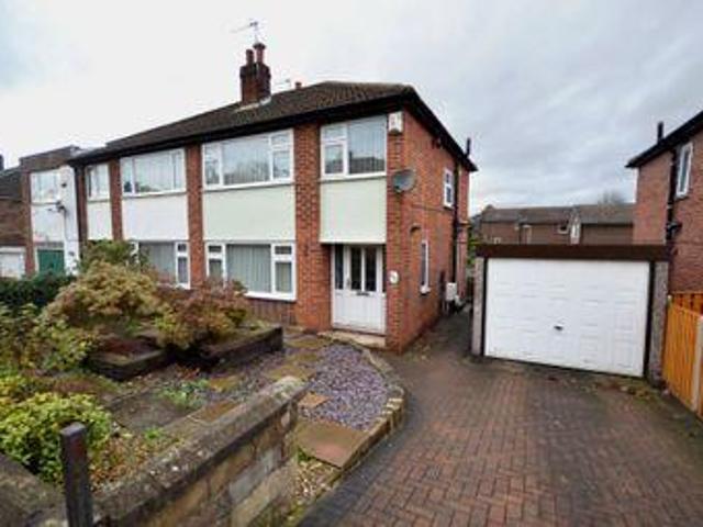 3 Bedrooms Semi detached house for sale in Lyndale Drive, Wrenthorpe, Wakefield WF2