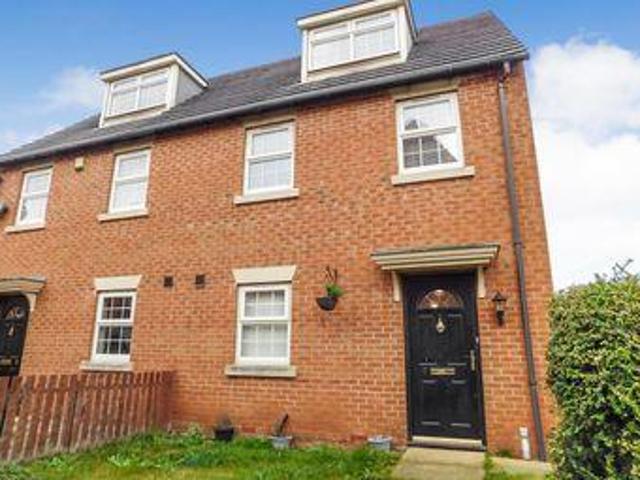3 Bedrooms Semi detached house for sale in Mozart Way, Churwell, Leeds LS27