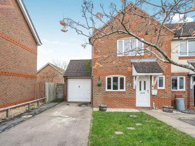 3 Bedrooms Semi detached house for sale in Mocatta Way, Burgess Hill RH15