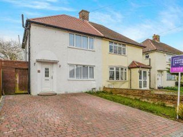 3 Bedrooms Semi detached house for sale in Montacute Road, New Addington CR0