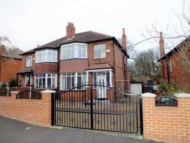 3 Bedrooms Semi detached house for sale in Montagu Crescent, Leeds LS8