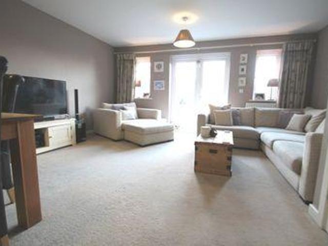 3 Bedrooms Semi detached house for sale in Montague Side, Basildon, Essex SS14
