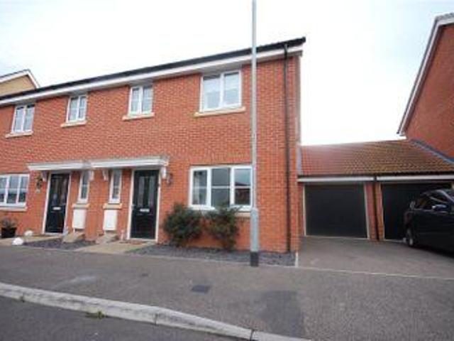 3 Bedrooms Semi detached house for sale in Montague Street, Basildon, Essex SS14