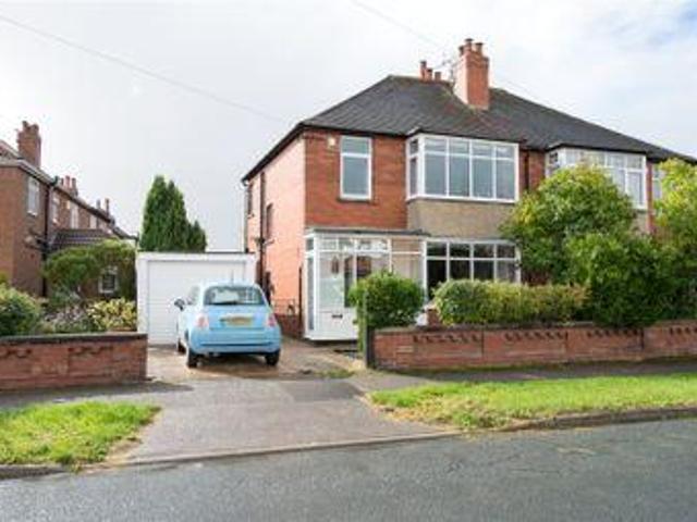 3 Bedrooms Semi detached house for sale in Moor Grange Drive, Leeds LS16