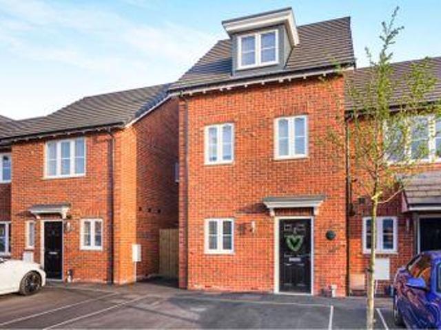 3 Bedrooms Semi detached house for sale in Moore Way, Castleford WF10