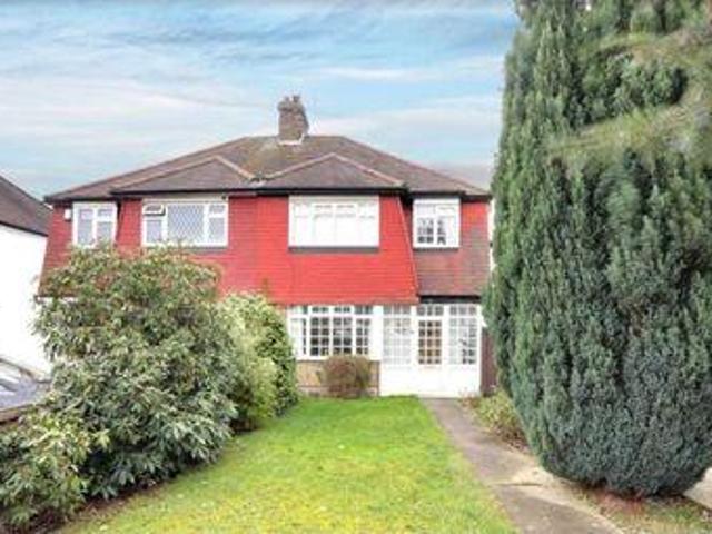 3 Bedrooms Semi detached house for sale in Moorfield Road, Denham, Uxbridge UB9