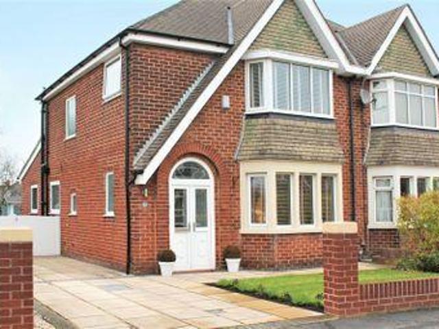 3 Bedrooms Semi detached house for sale in Moorhey Drive, Penwortham, Preston PR1