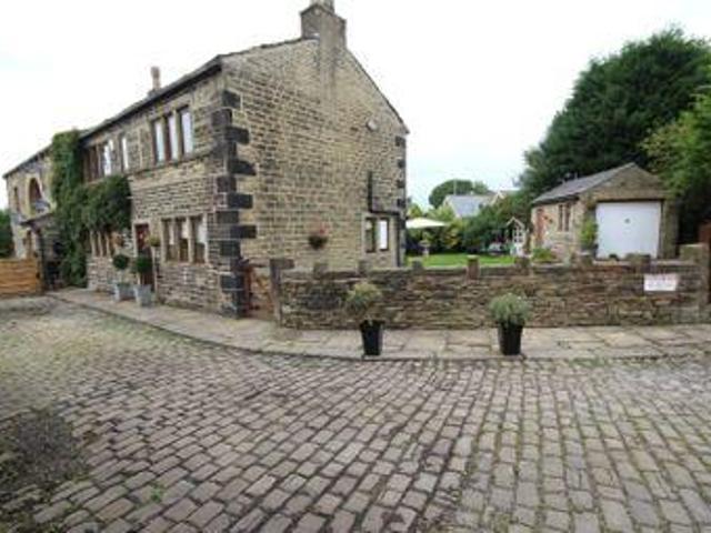 3 Bedrooms Semi detached house for sale in Moorhouse Farm, Milnrow, Rochdale, Greater Manchester OL16