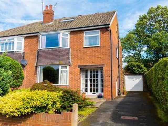 3 Bedrooms Semi detached house for sale in Moseley Wood Avenue, Cookridge LS16