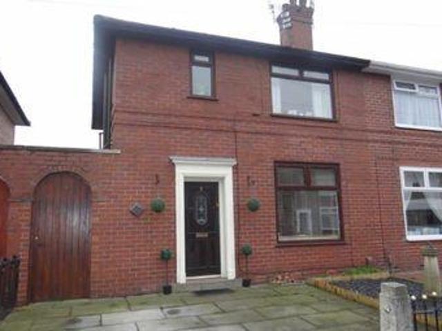 3 Bedrooms Semi detached house for sale in Moss Avenue, Leigh WN7