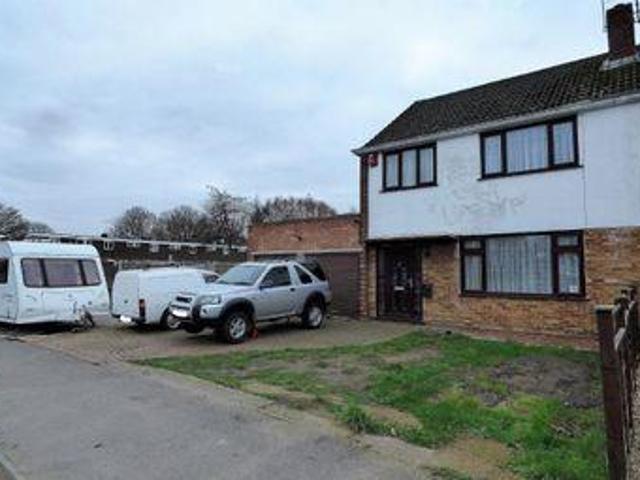 3 Bedrooms Semi detached house for sale in Mayfield Road, Farnborough GU14