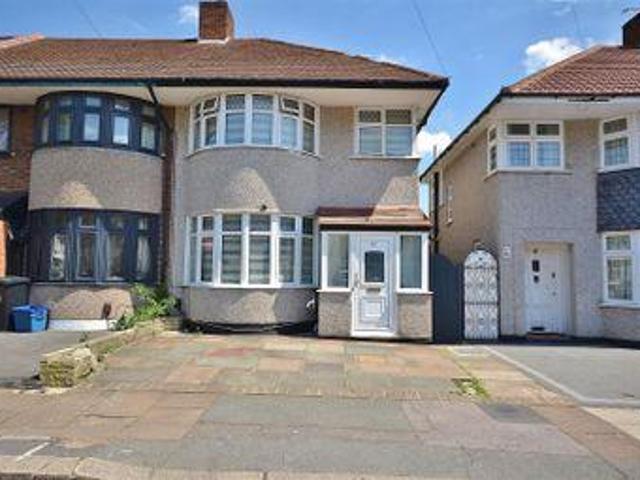 3 Bedrooms Semi detached house for sale in Maypole Crescent, Ilford IG6