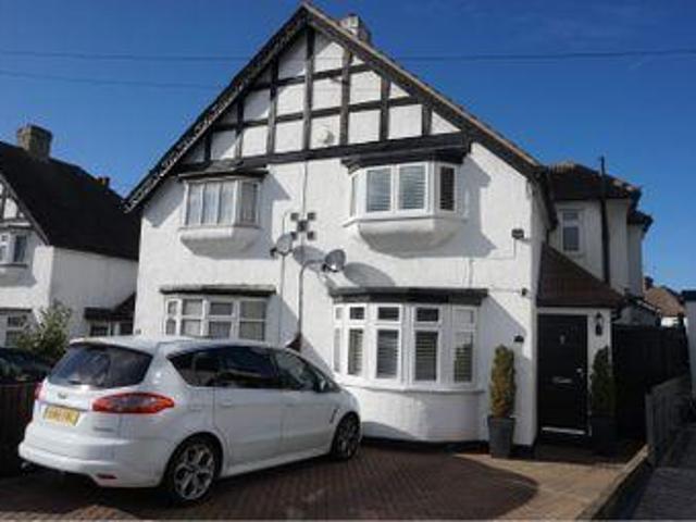3 Bedrooms Semi detached house for sale in Magpie Hall Lane, Bromley BR2