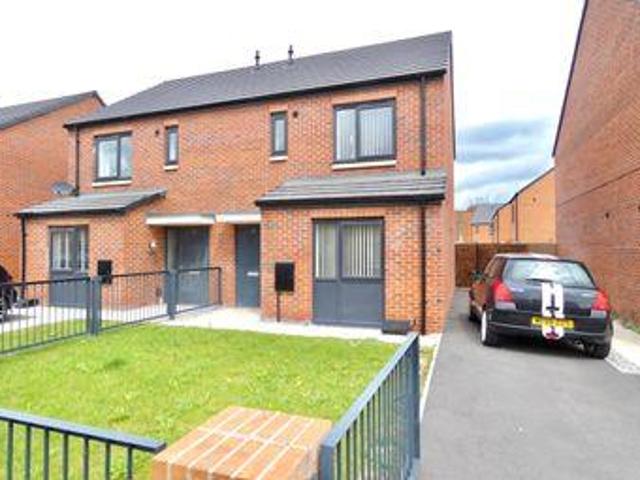 3 Bedrooms Semi detached house for sale in Malford Street, Manchester M11