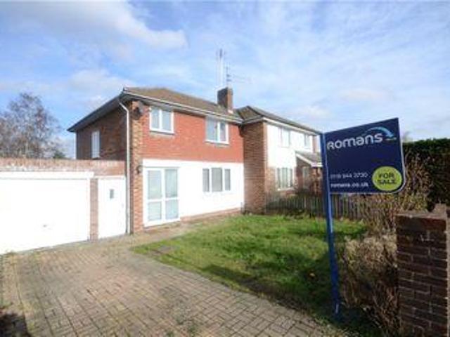 3 Bedrooms Semi detached house for sale in Malone Road, Woodley, Reading RG5