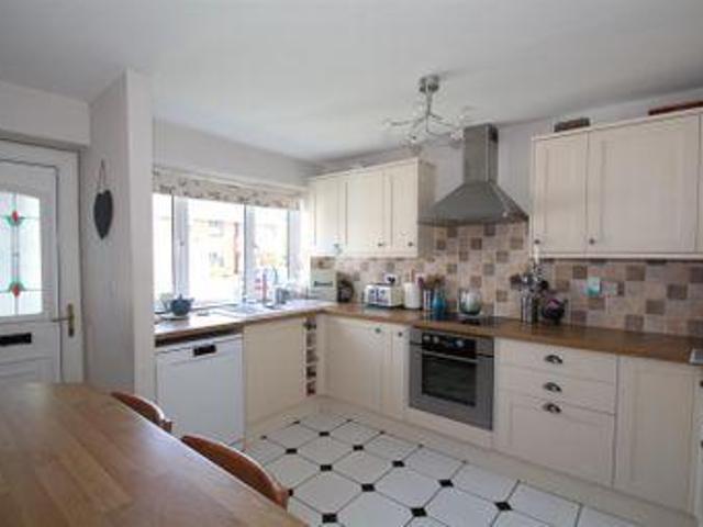 3 Bedrooms Semi detached house for sale in Malvern Drive, Fullers Slade, Milton Keynes MK11
