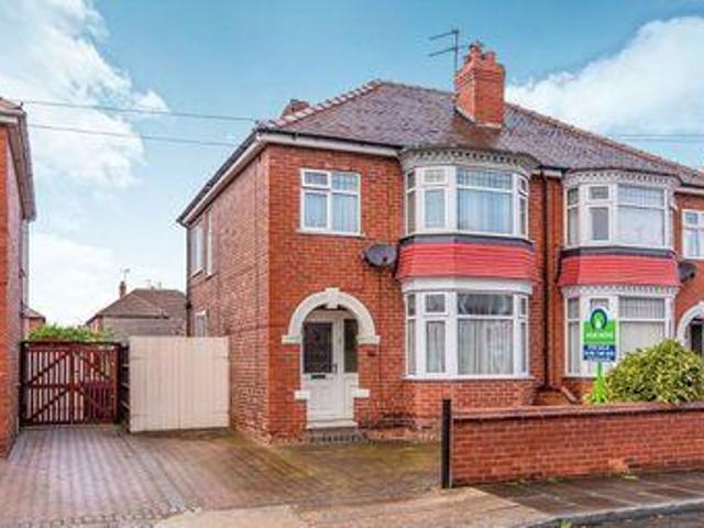 3 Bedrooms Semi detached house for sale in Manor Drive, Bennetthorpe, Doncaster DN2