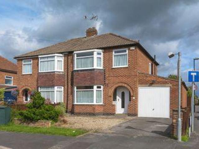 3 Bedrooms Semi detached house for sale in Manor Park Road, Rawcliffe, York YO30