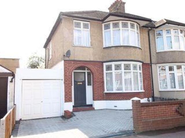 3 Bedrooms Semi detached house for sale in Manor Road, Barking, Essex IG11