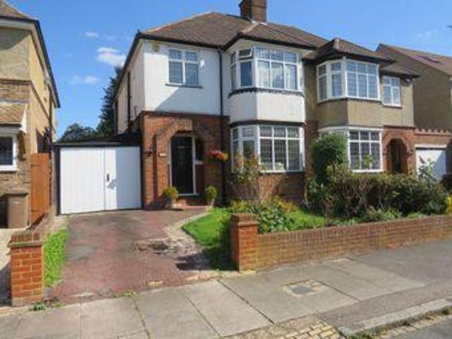 3 Bedrooms Semi detached house for sale in Manton Drive, Luton LU2