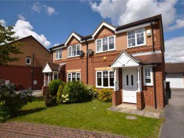 3 Bedrooms Semi detached house for sale in Markington Place, Leeds, West Yorkshire LS10
