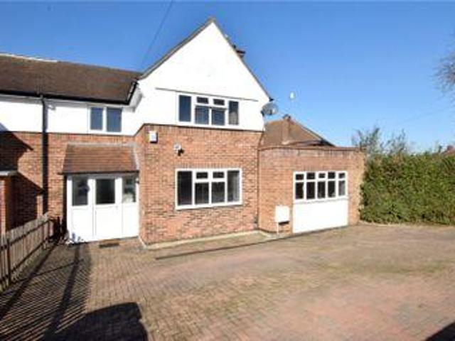 3 Bedrooms Semi detached house for sale in Mead Way, Bushey, Hertfordshire WD23