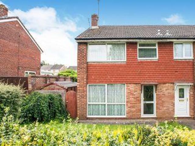 3 Bedrooms Semi detached house for sale in Meadow Court Drive, Oldland Common, Bristol BS30