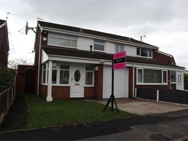 3 Bedrooms Semi detached house for sale in Meadowcroft, Radcliffe, Manchester M26