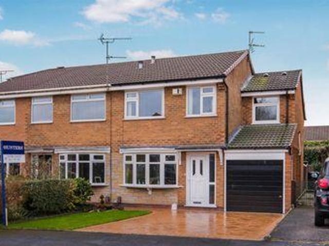 3 Bedrooms Semi detached house for sale in Meadowfield Drive, Worsley, Manchester M28