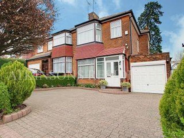 3 Bedrooms Semi detached house for sale in Merryhills Drive, Enfield EN2