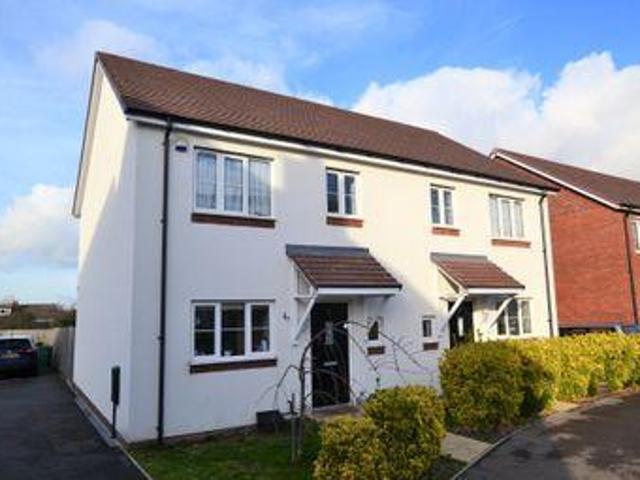 3 Bedrooms Semi detached house for sale in Messenger Way, Cheltenham GL51