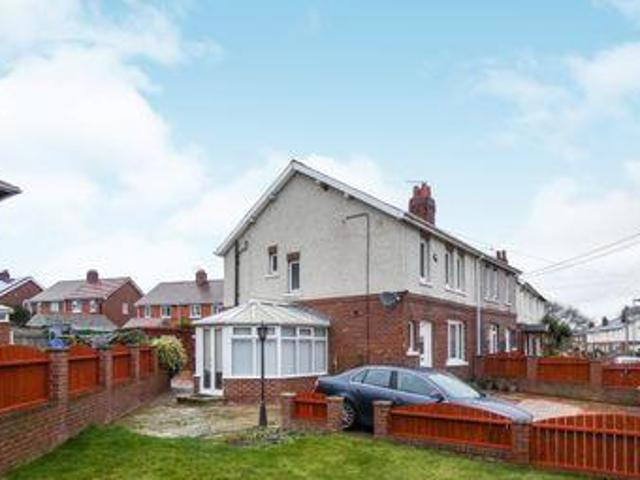 3 Bedrooms Semi detached house for sale in Micklethwaite Road, Hall Green, Wakefield WF4