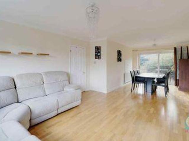 3 Bedrooms Semi detached house for sale in Michael Close, Maidenhead SL6