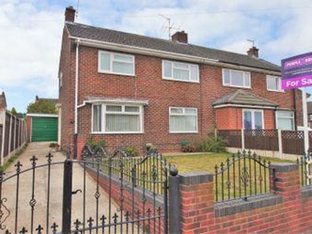 3 Bedrooms Semi detached house for sale in Middlefields Drive, Whiston, Rotherham S60