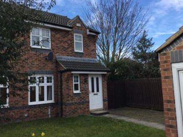 3 Bedrooms Semi detached house for sale in Middleham Moor, Leeds LS10