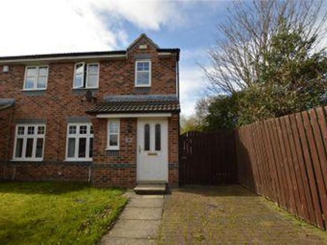 3 Bedrooms Semi detached house for sale in Middleham Moor, Leeds, West Yorkshire LS10