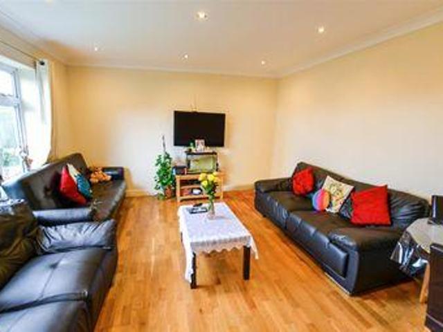 3 Bedrooms Semi detached house for sale in Middleton Road, Morden SM4
