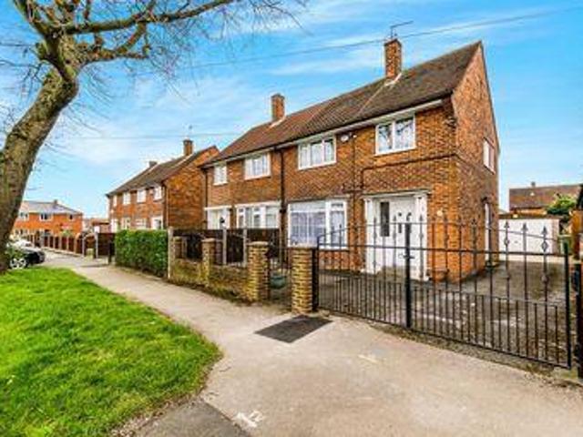 3 Bedrooms Semi detached house for sale in Mill Green View, Leeds LS14